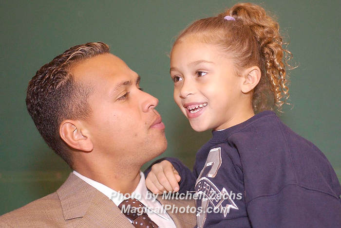 Alex_Rodriguez_A-Rod_with_daughter